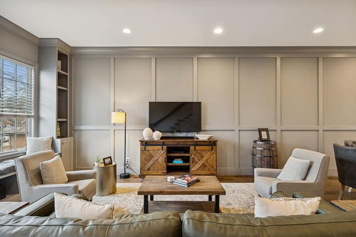 3 Story Home | Private Garage + Walk To Downtown - Nashville, TN