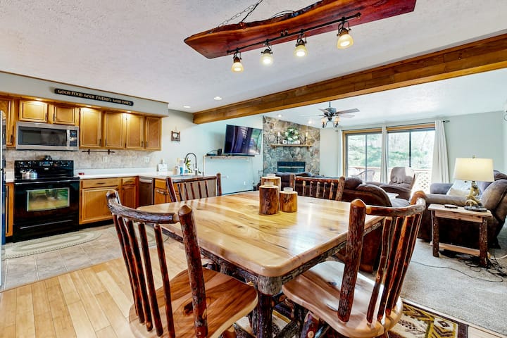 2br Dog-friendly Townhouse With Fireplace - Oakland, MD