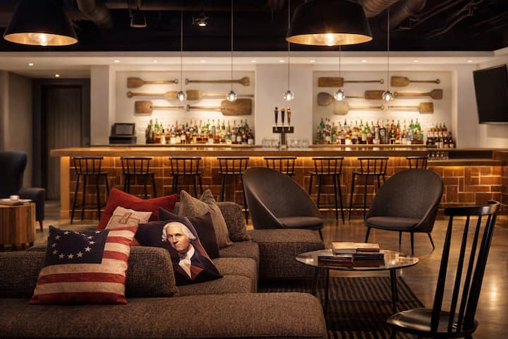 2 Stylish Boutique Rooms W/ Rooftop Bar Access - Boston, MA