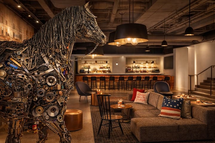 3 Urban Lofts Near Fenway Park – 10 Min Stroll - Boston, MA