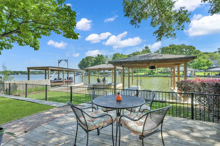 Waterfront Retreat With Dock & Outdoor Kitchen! - Willis, TX