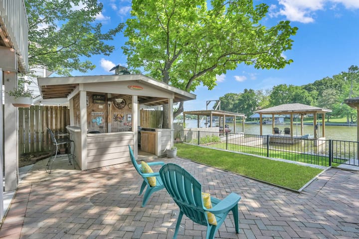 Waterfront, Dock & Outdoor Kitchen! Near Festival - Willis, TX