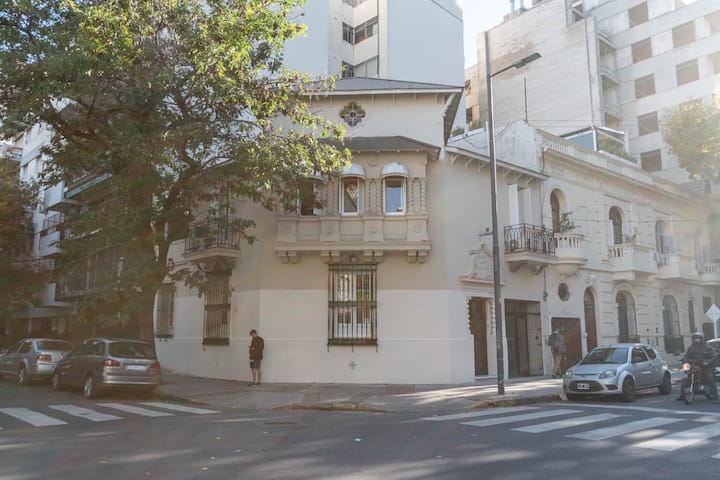 Mot Rentals + Mansion Paz B - 10 Pax Deluxe House - Buenos Aires