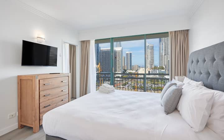 Sea View One-bedroom In Central Crown Building - Gold Coast
