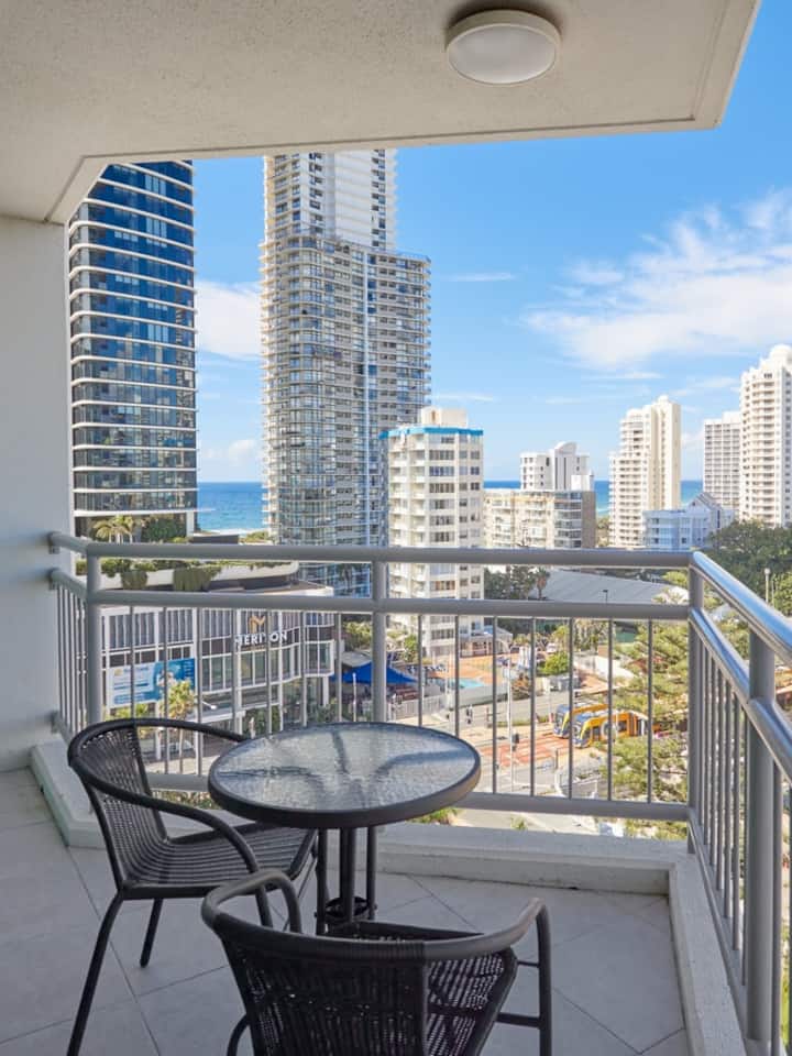 Sea View One-bedroom In Central Crown Building - Gold Coast