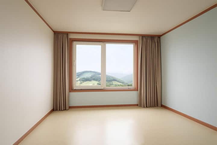 동해바다의 아름다운 풍경 속 편안한 객실 빌라형 30평 (랜덤배정) - 외동읍