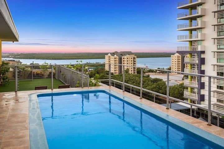 The Midas Touch | Rooftop Pool & Free Parking - Darwin International Airport
