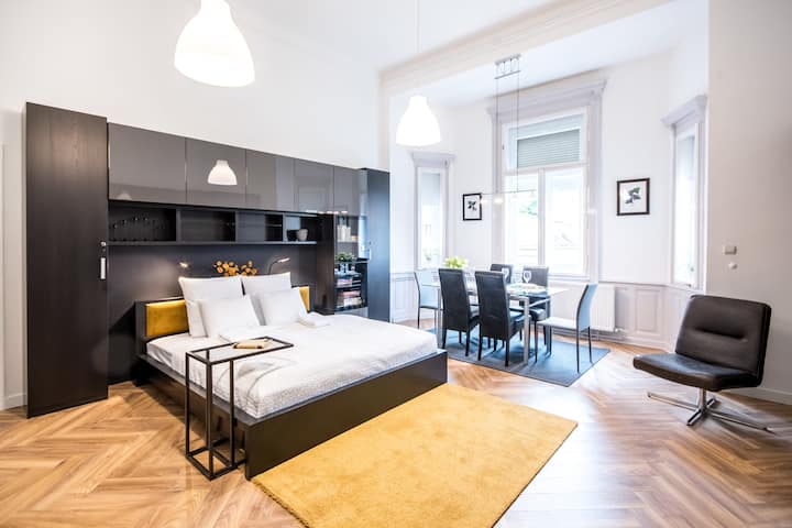 Central - Large  - 2 Mins Stroll To Danube - Hungría