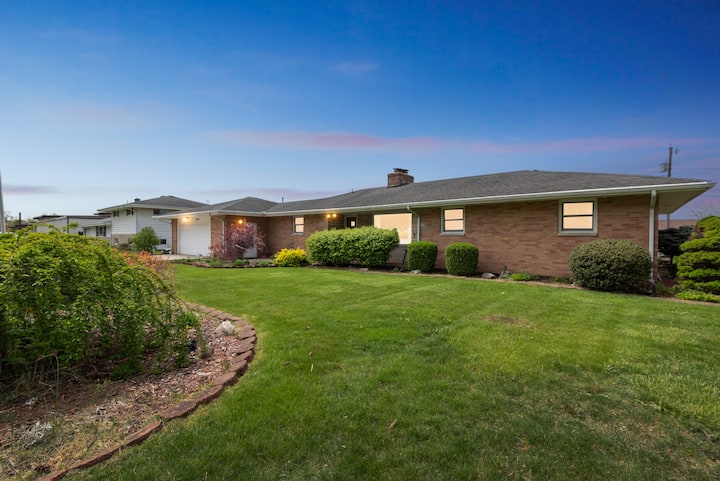 Elkhart Haven: Cozy Family Retreat - Elkhart, IN