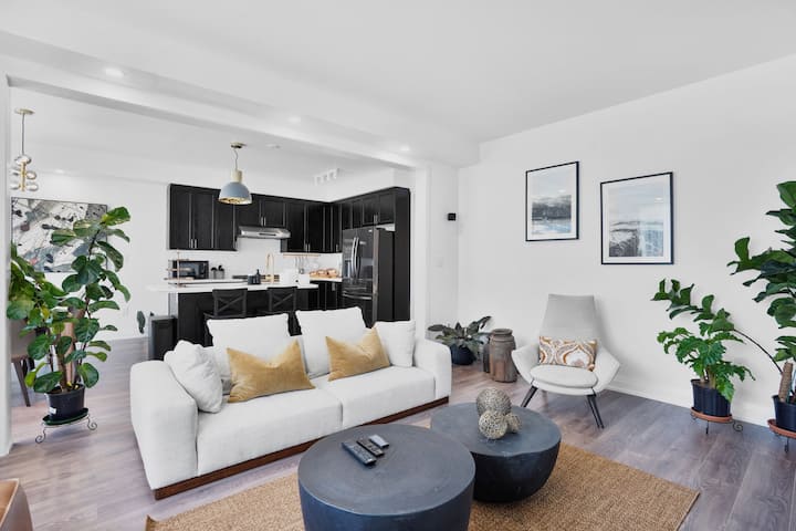 Newly Renovated Modern Home Near Niagara! - 威蘭