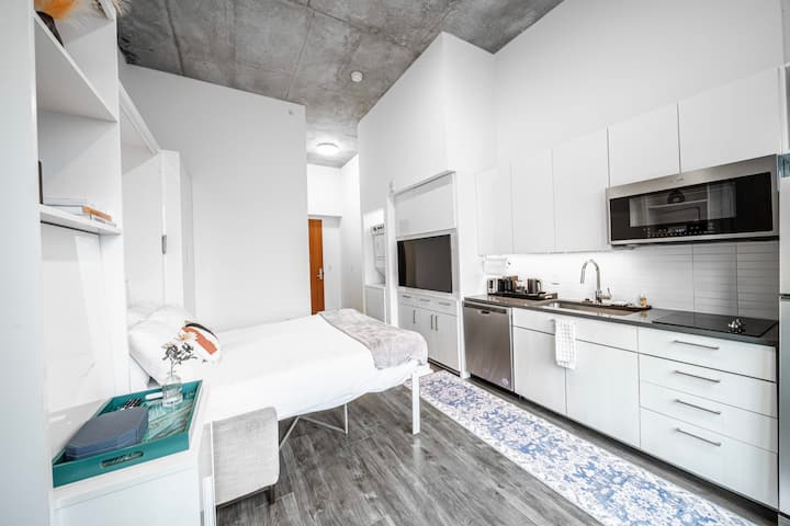 Modern Studio With Patio Near Vanderbilt - Nashville, TN