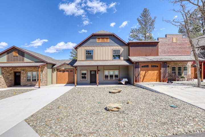 Modern Gold Mining Condo: King Bed, Comforts - Old MacDonald's Farm, Rapid City