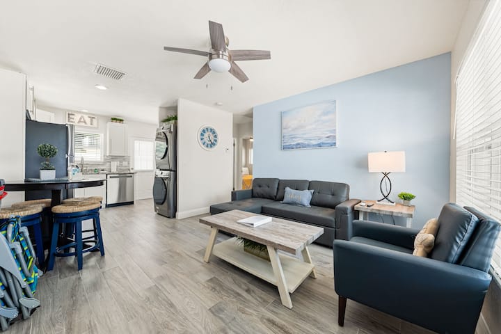 2bed/1bath Newly Renovated, Steps From Beach/pool! - Siesta Key, FL