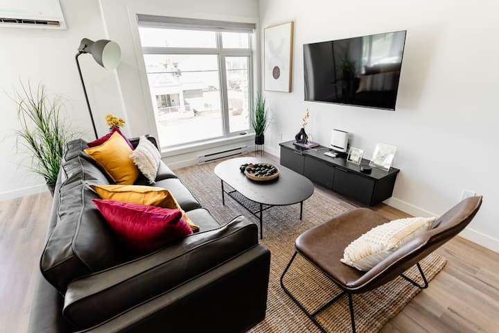 Stylish & Spacious | Minutes From Downtown - University of Manitoba