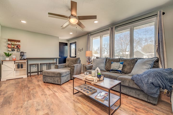 Sunset Cottage-right By The Lake & Public Beaches! - Spirit Lake, IA