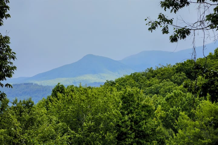 3 Bdr Chalet With Mtn Views, Hot Tub & Game Room - Gatlinburg, TN