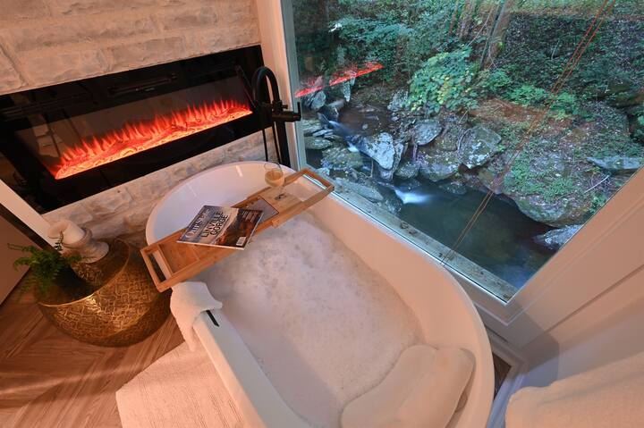 Luxury Creekside Retreat | Firepit, Hot Tub & Spa- - Blowing Rock, NC