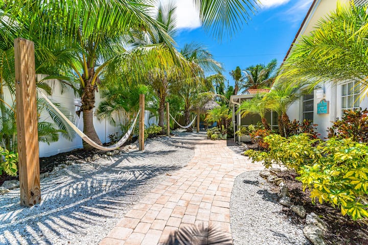 2bedroom/2bath Steps Away From Siesta Key Beach! - Siesta Key, FL