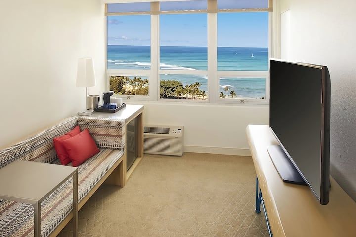 Unwind & Indulge In Our Oasis! Pets Allowed, Pool - Honolulu, HI