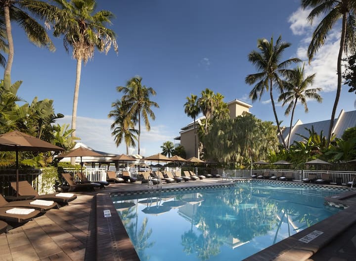 Traditional 2 Queen, The Pier House, Beach Access - Key West, FL