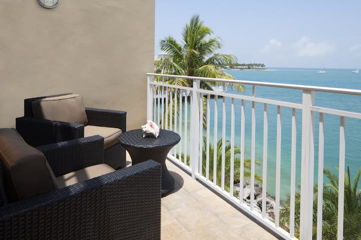 Oceanfront 2q, The Pier House, Private Beach, Pets - Key West, FL