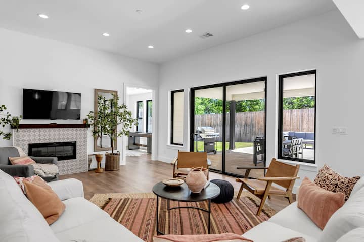 Butterfly:  Luxury W/pool, Boat Slip, Sports Court - Kingsland, TX