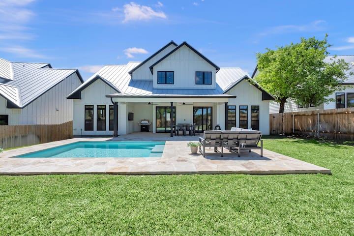 Dragonfly: Luxury W/pool, Boat Slip, Sports Court - Kingsland, TX