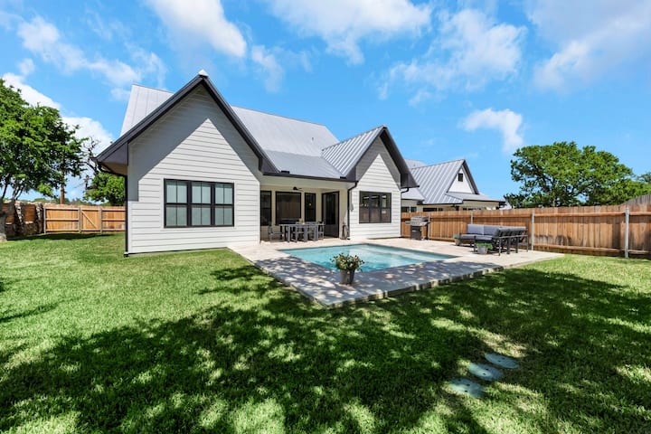 Firefly: Luxury W/pool, Boat Slip, Sports Court - Kingsland, TX