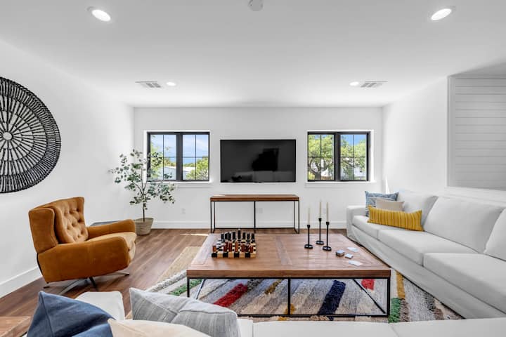 Ladybug: Luxury W/pool, Boat Slip, Sports Court - Kingsland, TX