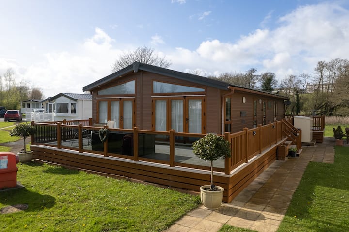 Cormorant - Luxury Lodge, Close To The Beach - Tenby