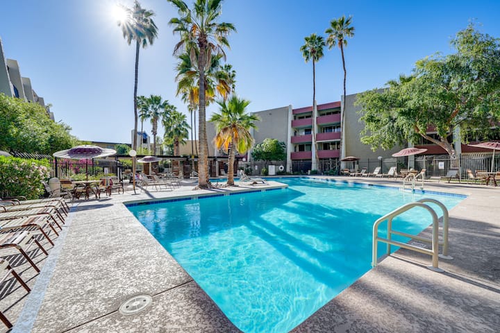Community Pool & Hot Tub: Cozy Condo In Scottsdale - Scottsdale, AZ
