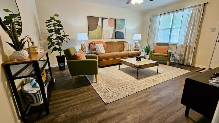 5 Min-vsu & I-75, Sleeps 5, King Bed-self Check-in - Valdosta, GA