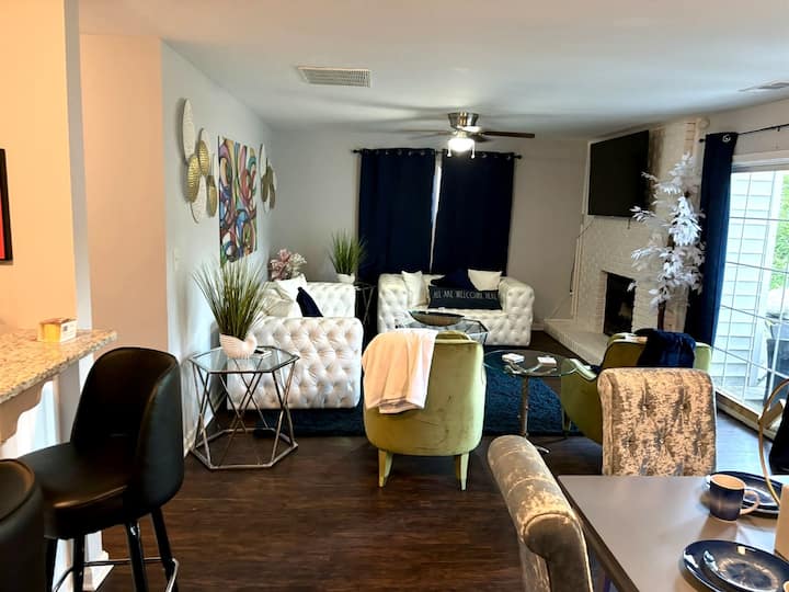 Cozy 3br/3ba Gainesville Getaway W/ Parking - Gainesville, GA