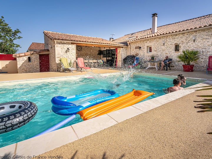 Gîte L'hermenault, 8 Pièces, 14 Pers. - Mervent