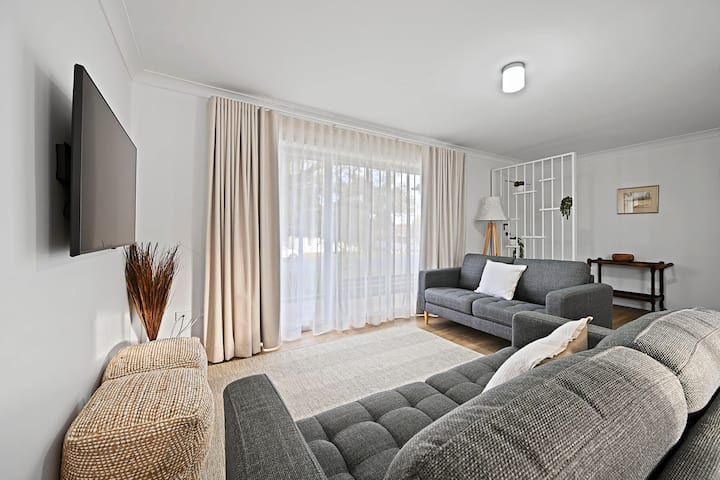 Serenity - Short Drive To Cbd, Firepit - Orange