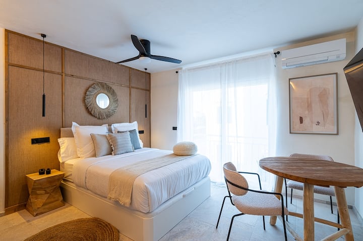 Luxury Parking Free & Netflix Apt - Menorca