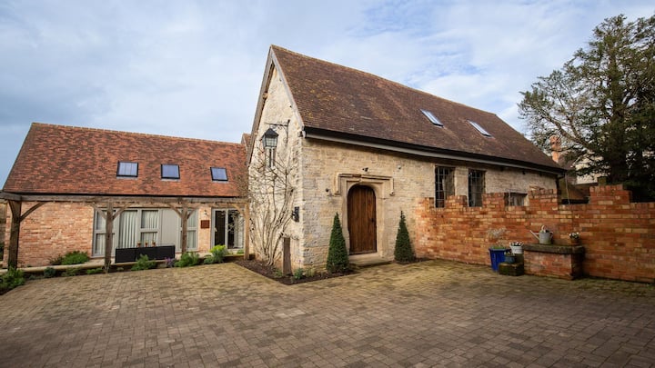 The Barns At Holy Well, Nr Stratford-upon-avon - Rugby