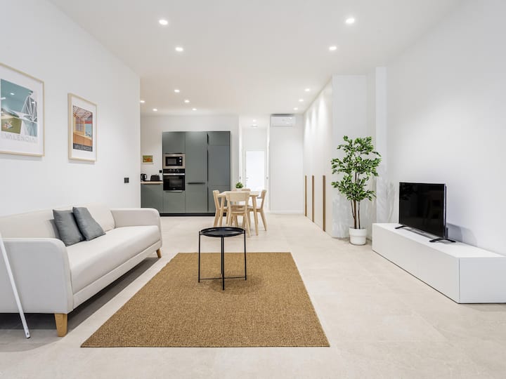 Stylish 2 Bedroom 2 Bathroom With Patio · Dg14d - Valencia