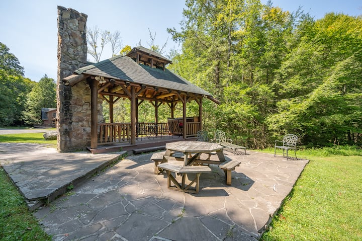 Family & Dog Friendly Escape W/ 2 Hot Tubs - Deep Creek Lake, MD