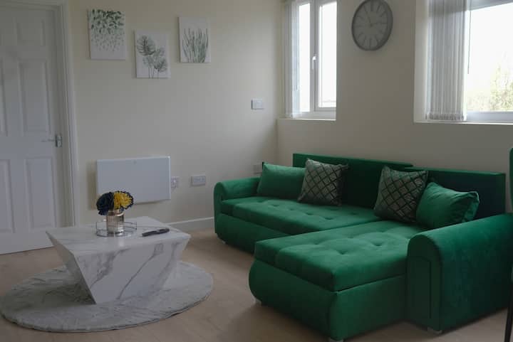 New Luxury Apartment In Luton - Luton