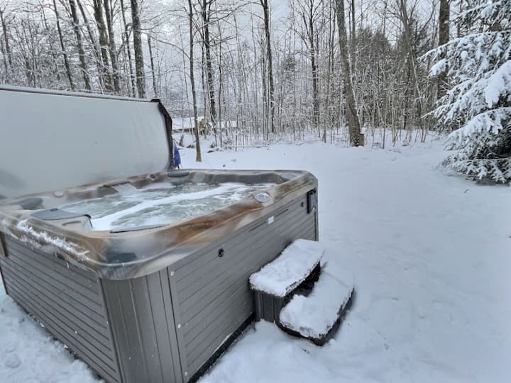 Bearities - 2 Homes, Sleeps 28, Hot Tubs, Grills! - Killington, VT