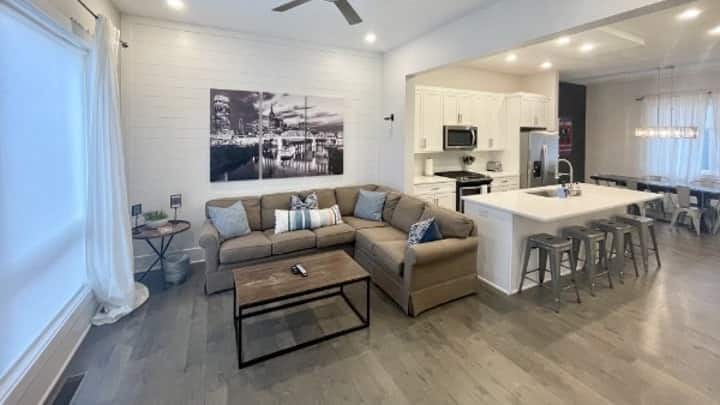 Rhythm & Rye 1050-retreat-sleeps 8 - Nashville