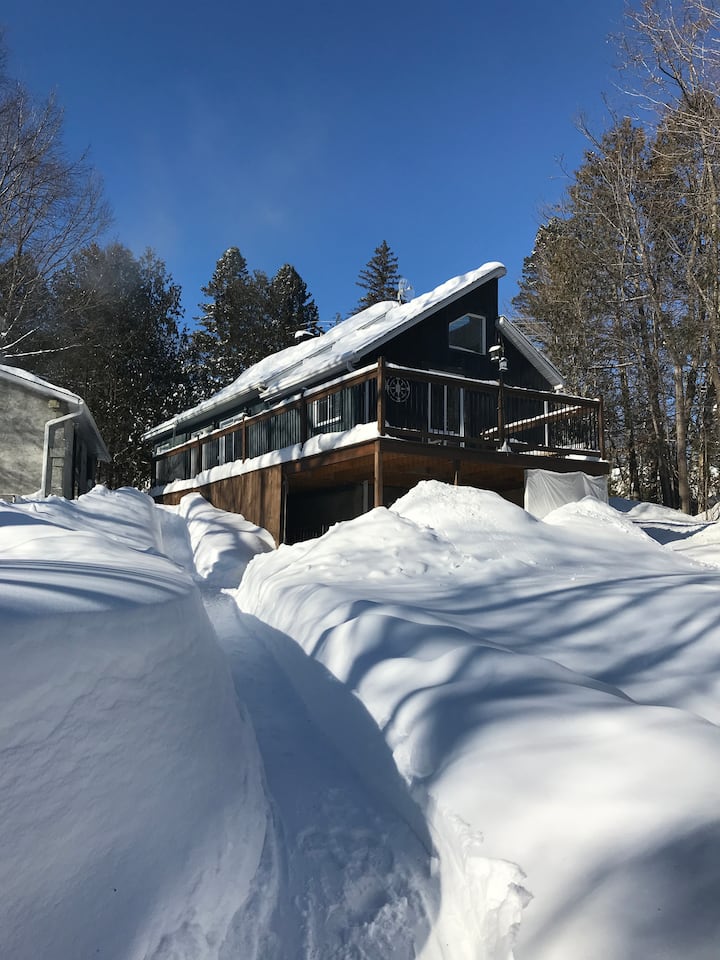 Le Blue Moon: Spa, Foyer, Tout Près De L’action - Saint-Hippolyte