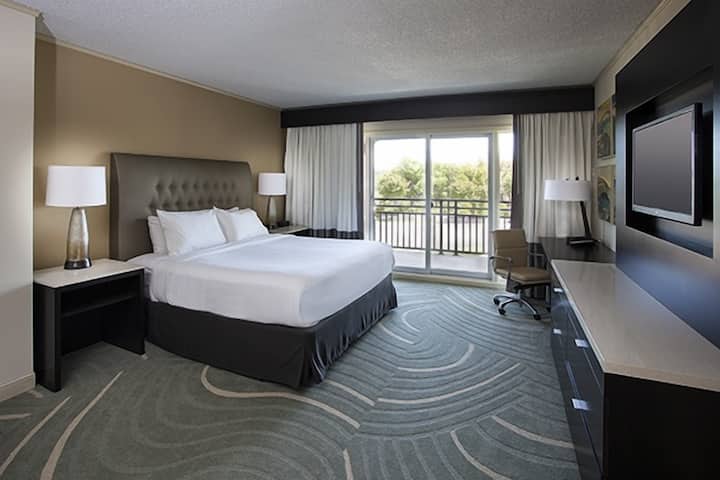 Best Place To Unwind! Pool, Onsite Parking! - Lakeway, TX