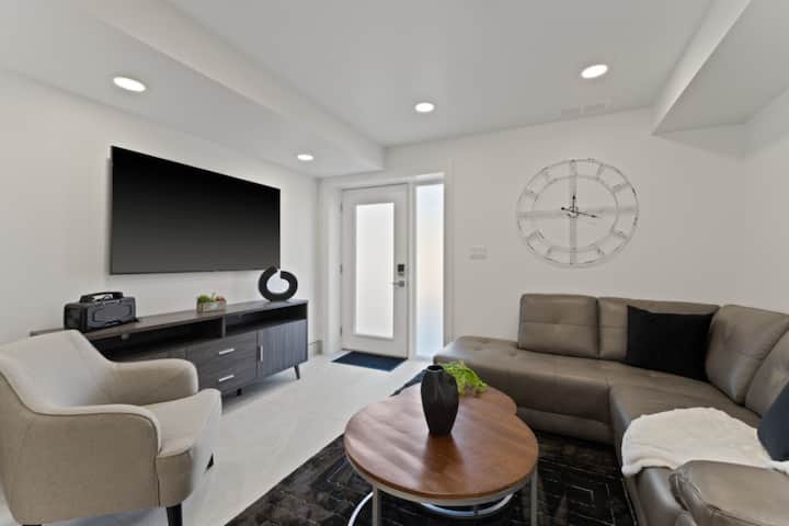 Luxury 171-5 Condos With Magnificent Lakeview - Leamington