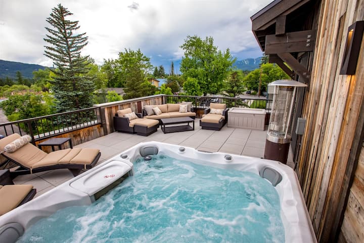 2nd St Lofts 302 - Downtown Penthouse! Hot Tub! - Whitefish, MT