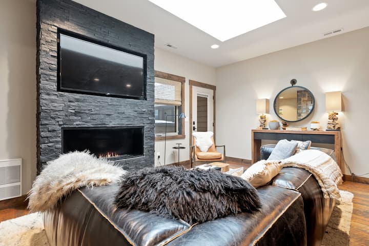 Central Loft 303 - Beautiful Condo Downtown! - Whitefish, MT