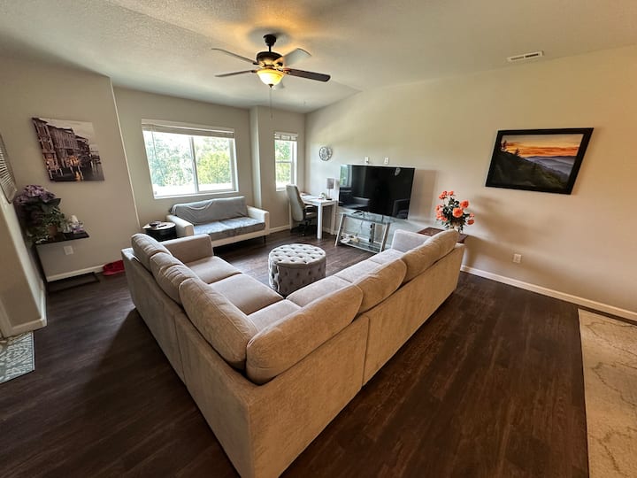 Rocky Mountain Views & Prime Location - Colorado Springs, CO