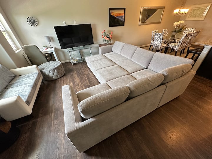 Rocky Mountain Views & Prime Location - Colorado Springs, CO