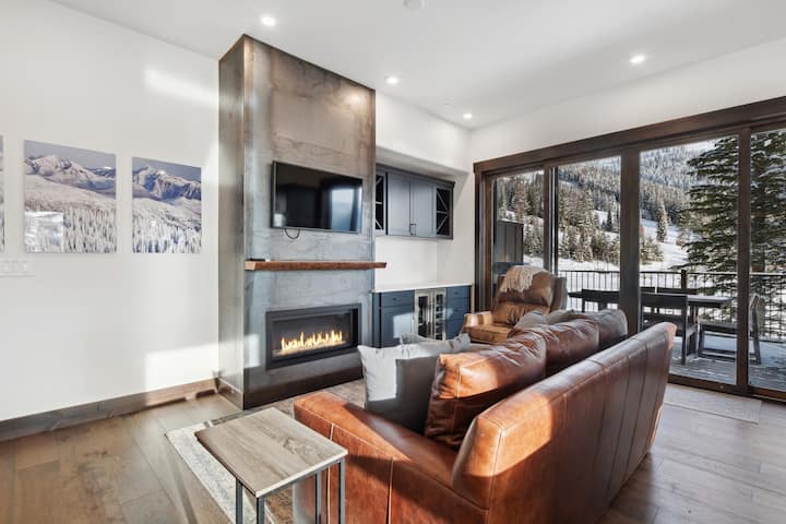 Last Chair Lair - Ski-in Ski-out Chalet! Hot Tub! - Whitefish, MT